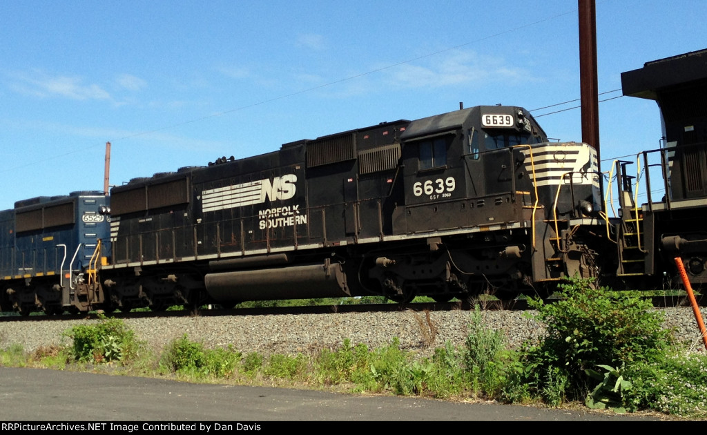 NS SD60 6639 in the middle on 24K